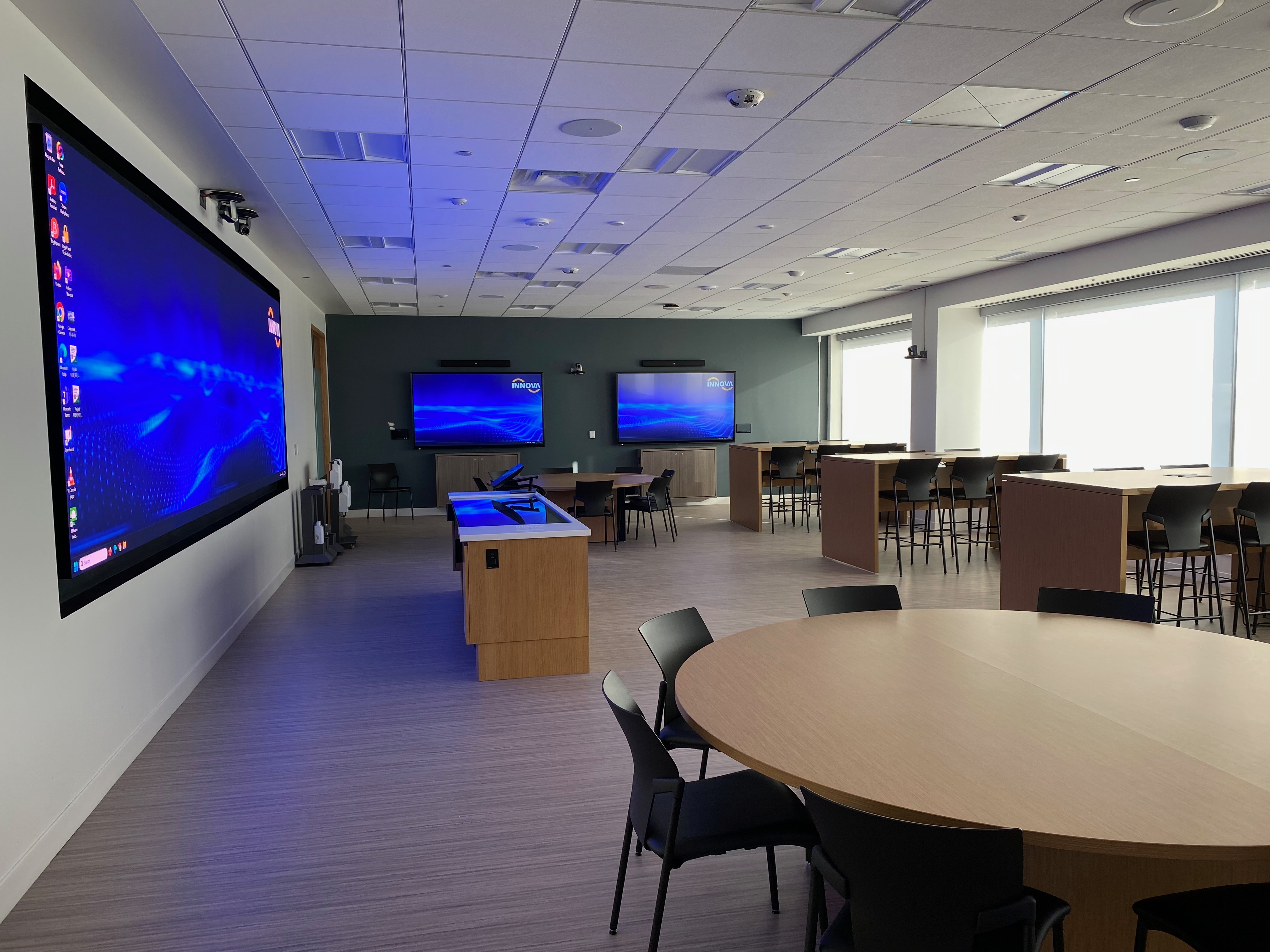 Room booking at INNOVA | About us