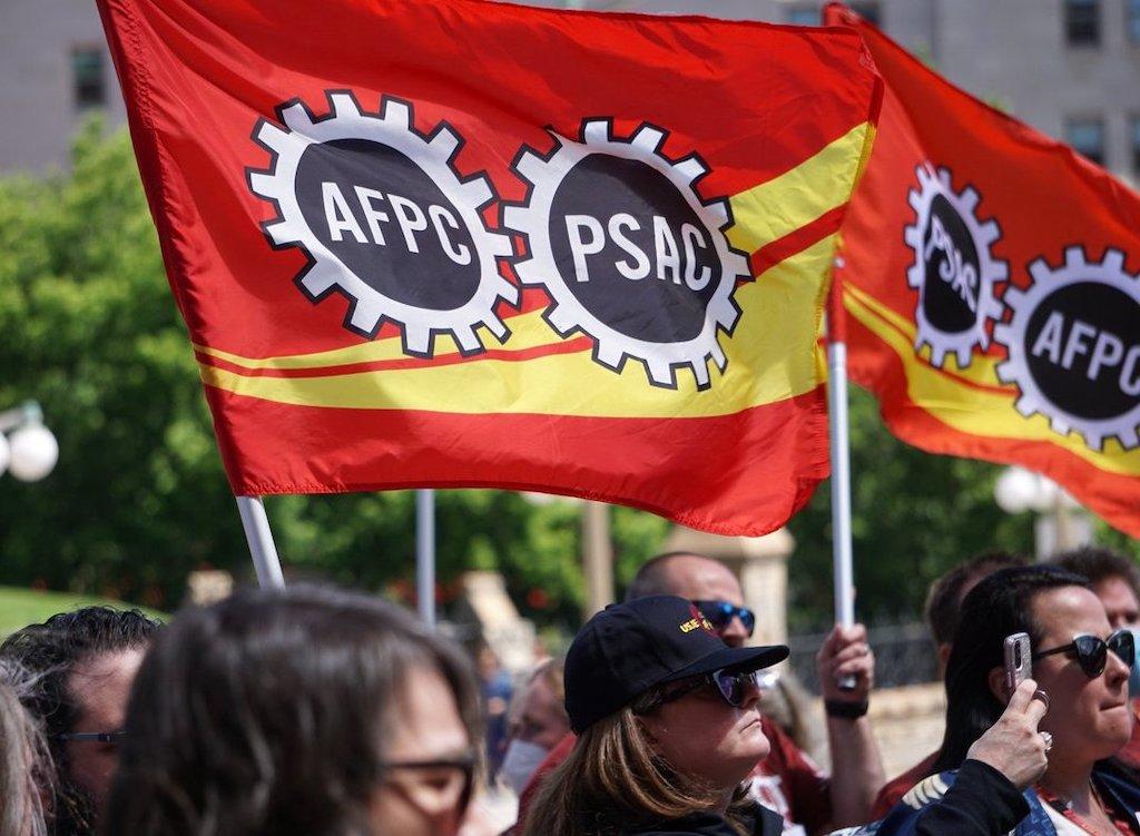 Need an Expert? Federal Public Servants Strike | University of Ottawa